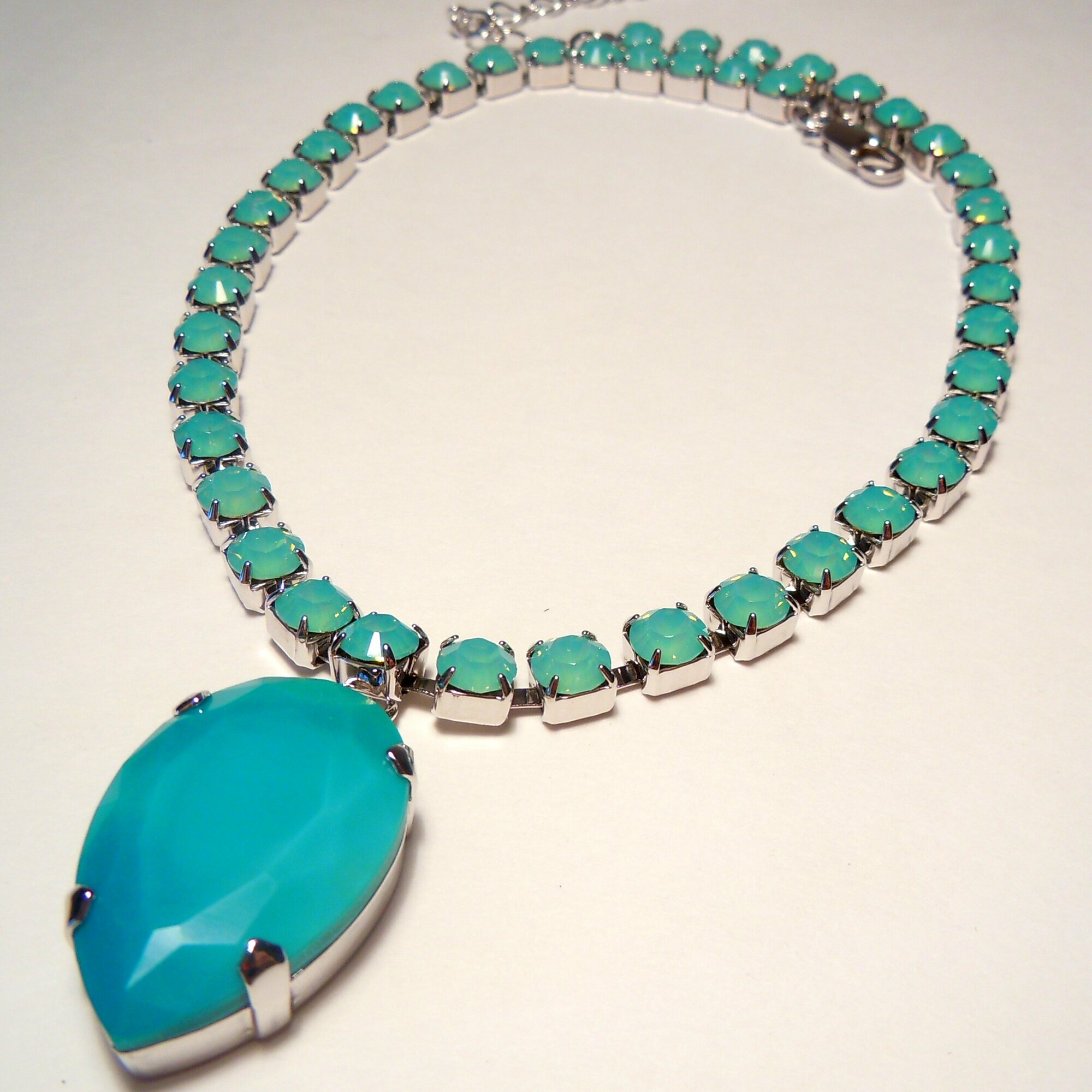 Колье, кристаллы Preciosa, стекло