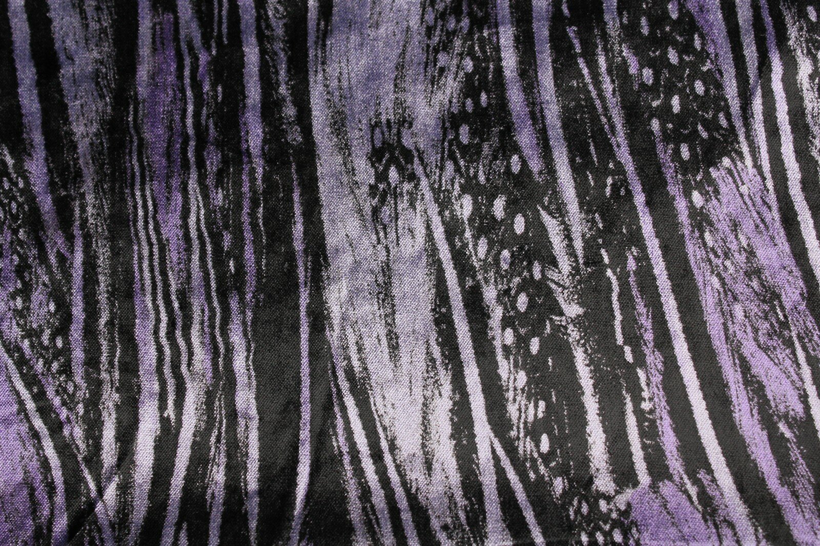 Ткань Бархат-стрейч сиренево-фиолетовый на чёрном, ш120см, 0,5 м