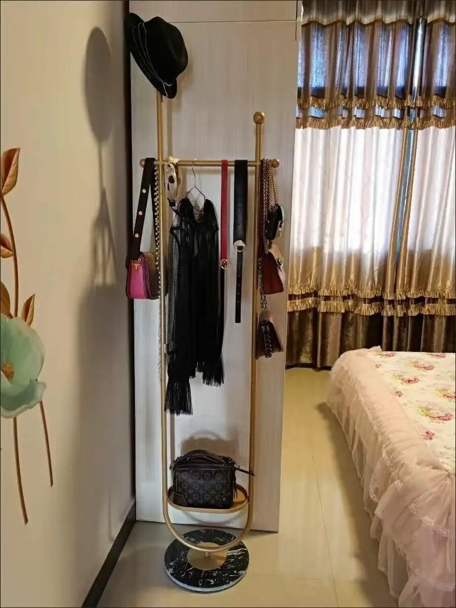 Напольная вешалка VOSline, стойка интерьерная, золото на черном основании 191x33 см