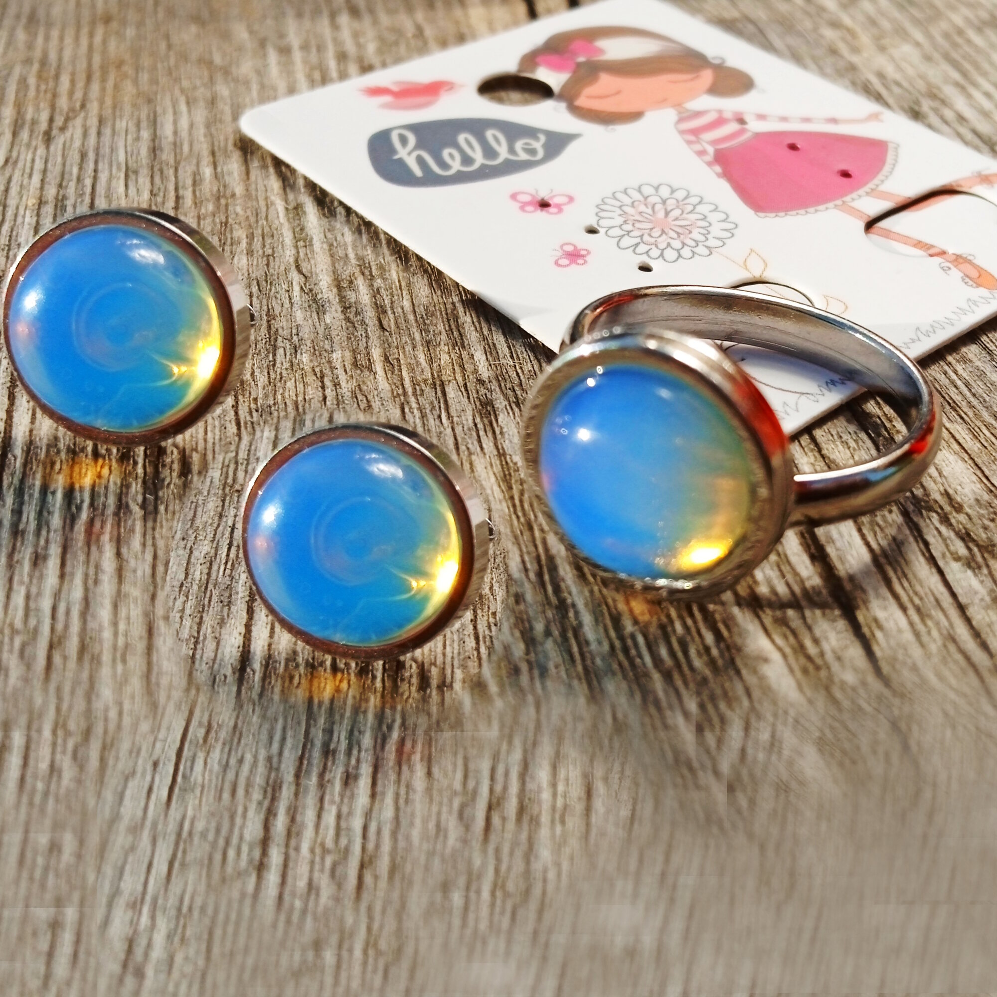 Серьги пусеты, опал