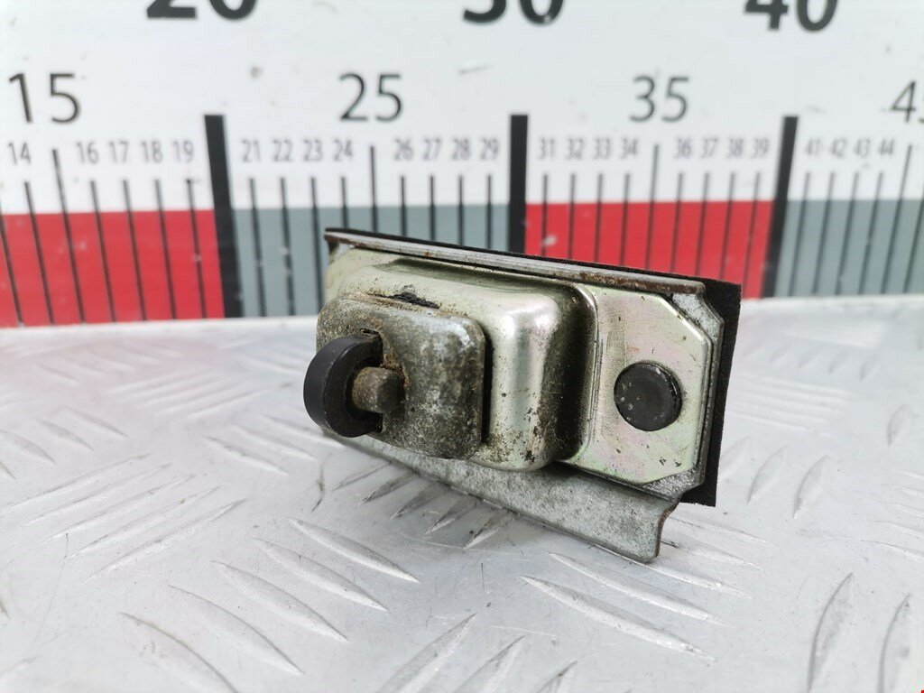 Ограничитель открывания двери передней Mazda Xedos6 C00158270E арт. 1958886