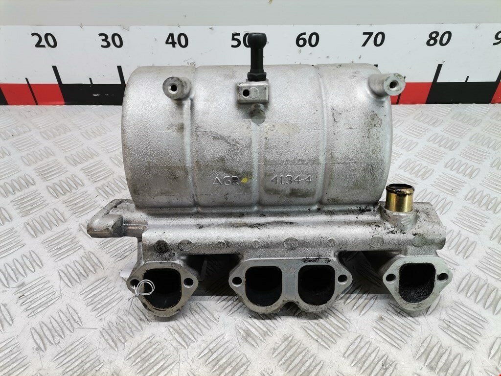 Коллектор впускной Volkswagen Polo 4 038129713BE арт. 1936479