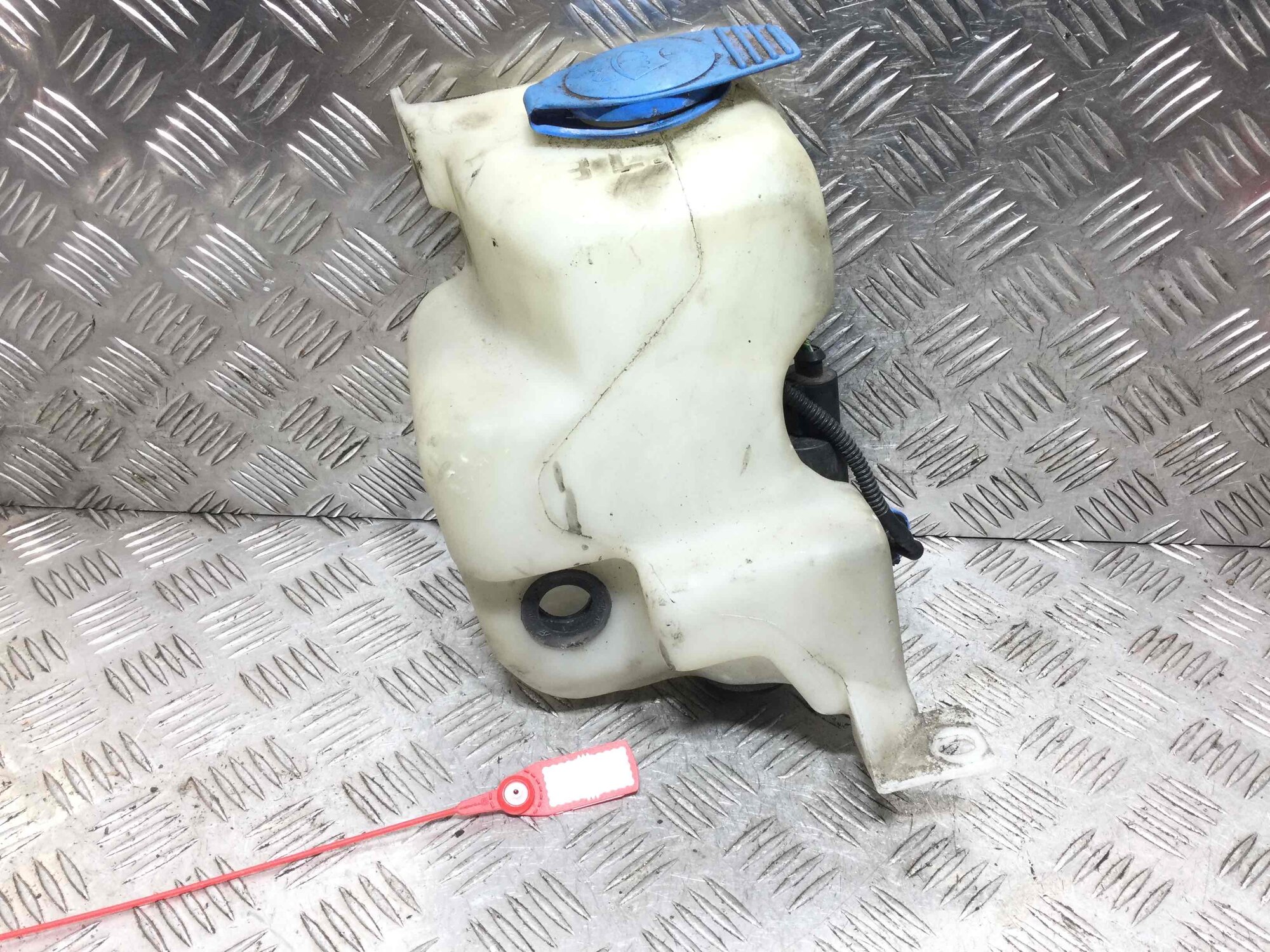 Б/У Бачок омывателя Volkswagen Golf 4 поколение (1997-2004) 1999 г.