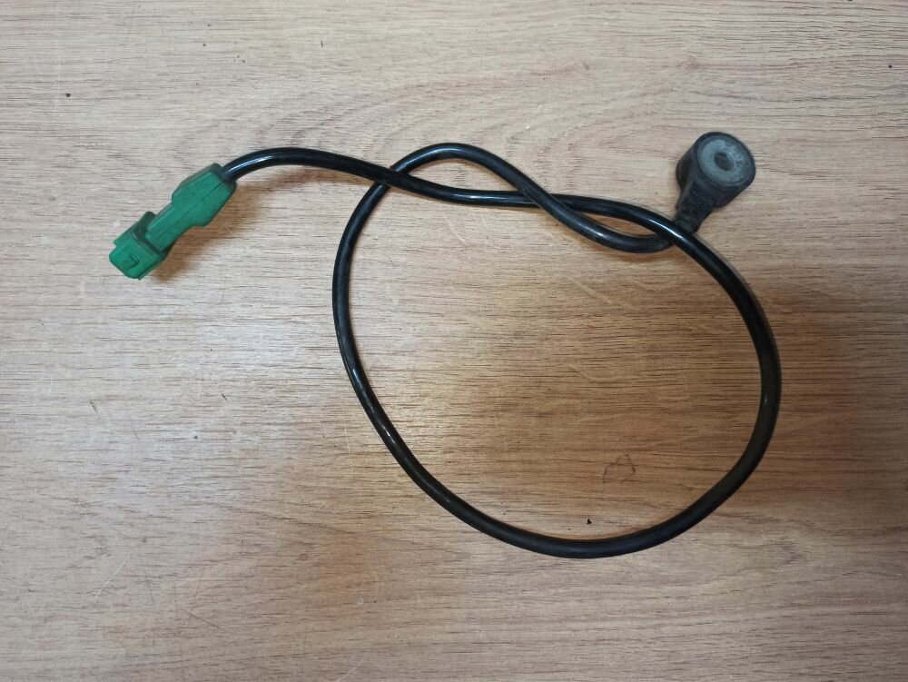 Датчик детонации Volkswagen Audi VAG 054905377H 054905377H