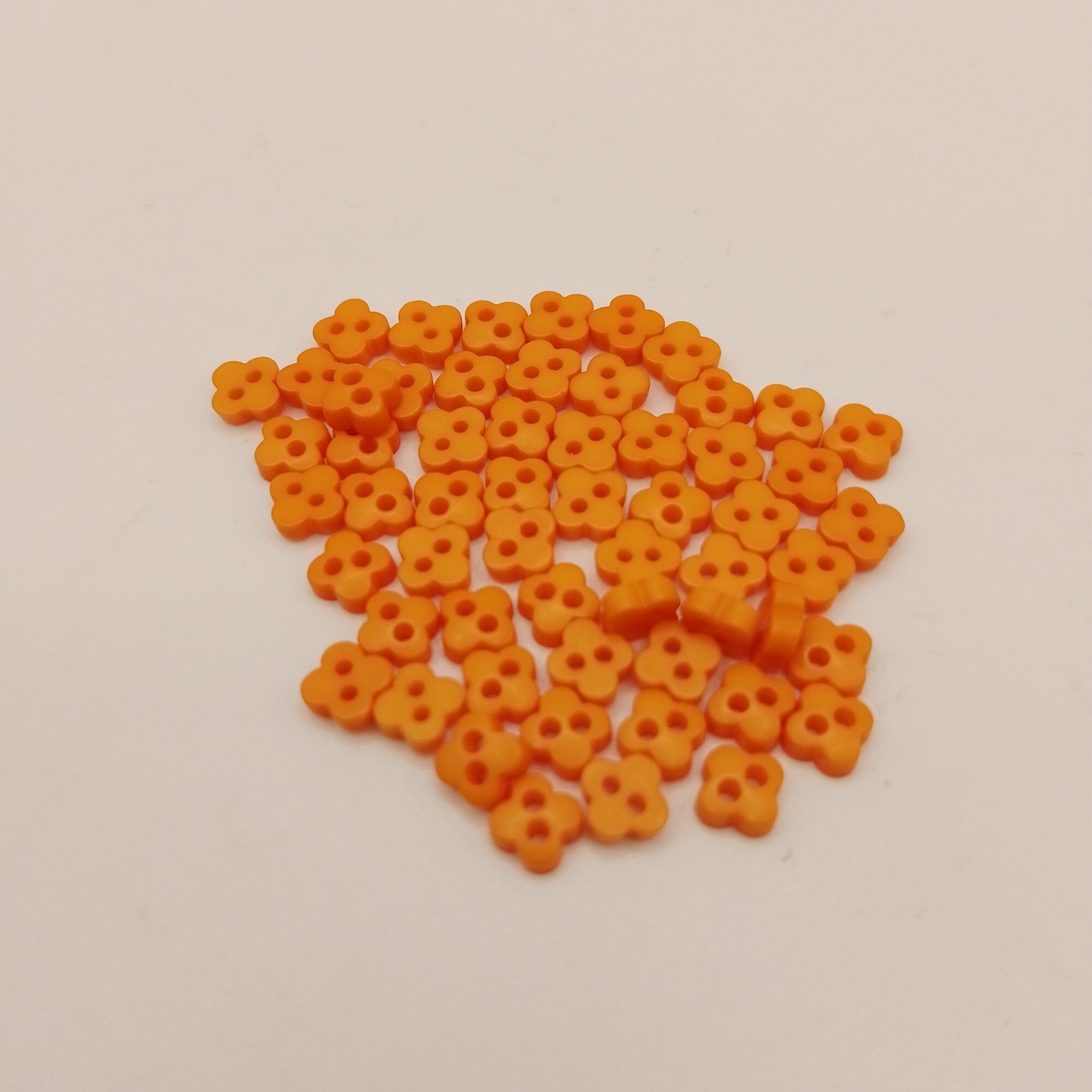 Пуговицы детские 4х-листник оранжевый 6мм (57шт) AY9937-006а