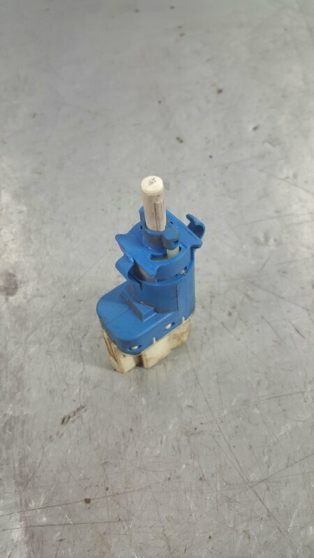 Концевик педали тормоза Ford Focus CB4 2008 (б/у) 3m5t9c872