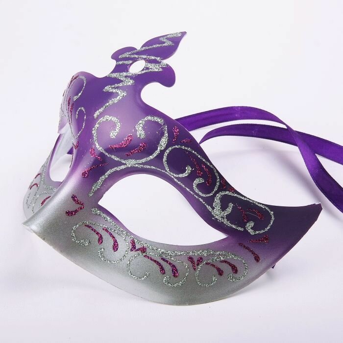 Карнавальная маска Magic Time Загадка из пластика, с атласной лентой для крепления на голове 16.5х11х9 см