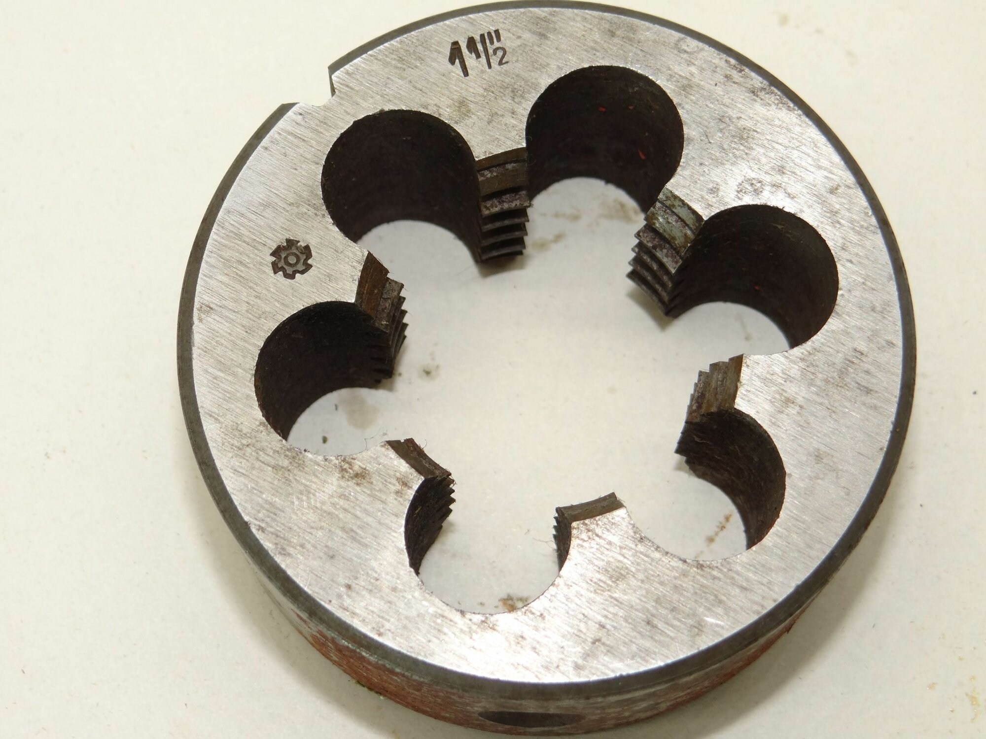 Плашка дюймовая 1 1/2" d 75мм