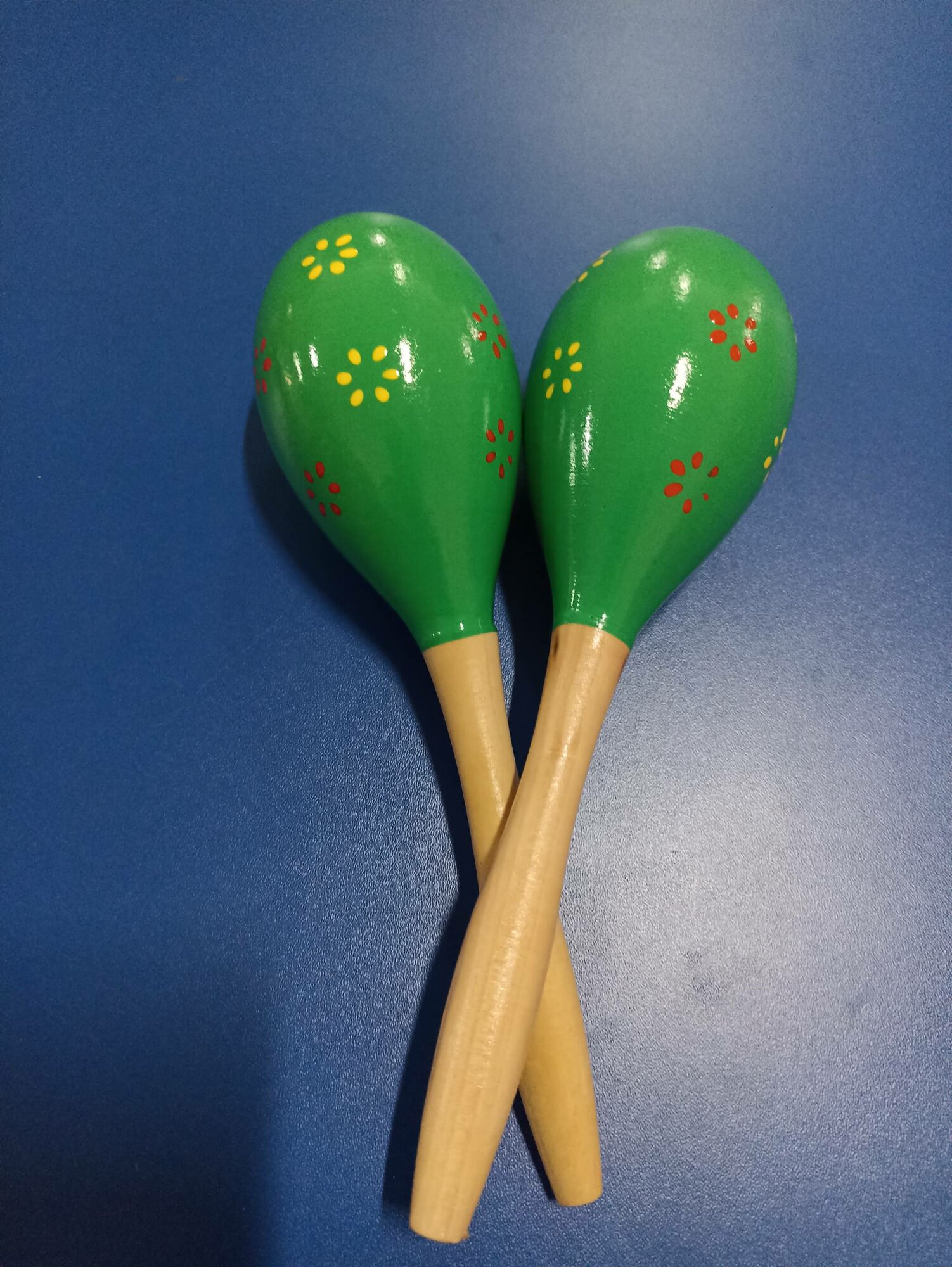 Маракасы деревянные Livingstone DF201, диаметр 6 см, длина 23 см, пара, зеленый