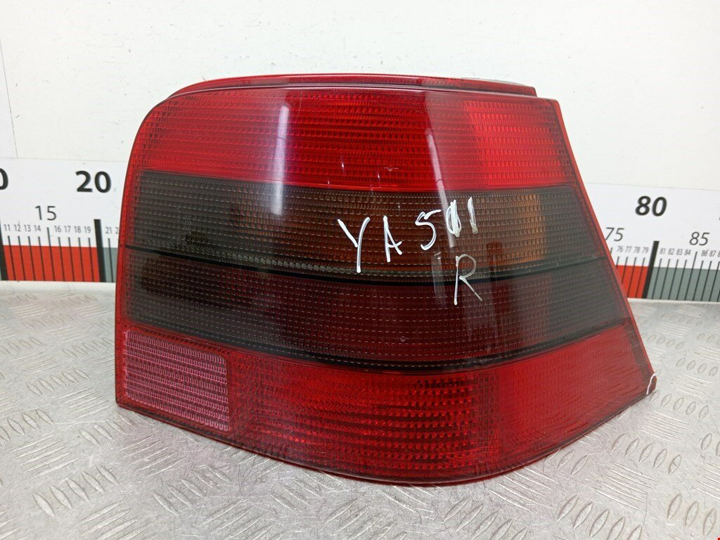 Фонарь задний правый Volkswagen Golf 4 1J6945096T арт. 2156823