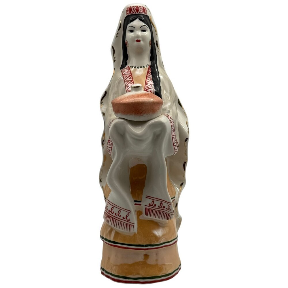 Фарфоровая статуэтка "Башкирка с караваем", 1963-1980 гг, Октябрьский ФЗ, СССР
