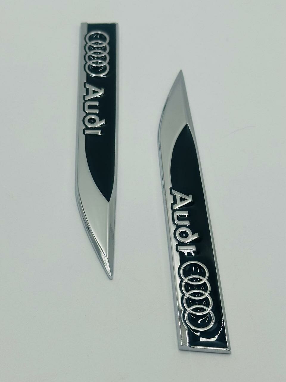 Шильдики Audi на автомобиль на крылья 2шт