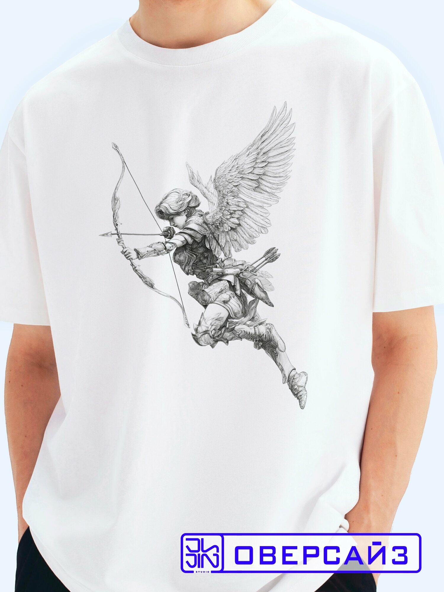 Футболка оверсайз мужская с принтом Ангел с белыми крыльями и луком в черно белом стиле, изящный, оригинальный, белый хлопковый трикотаж с прикольным рисунком на груди
