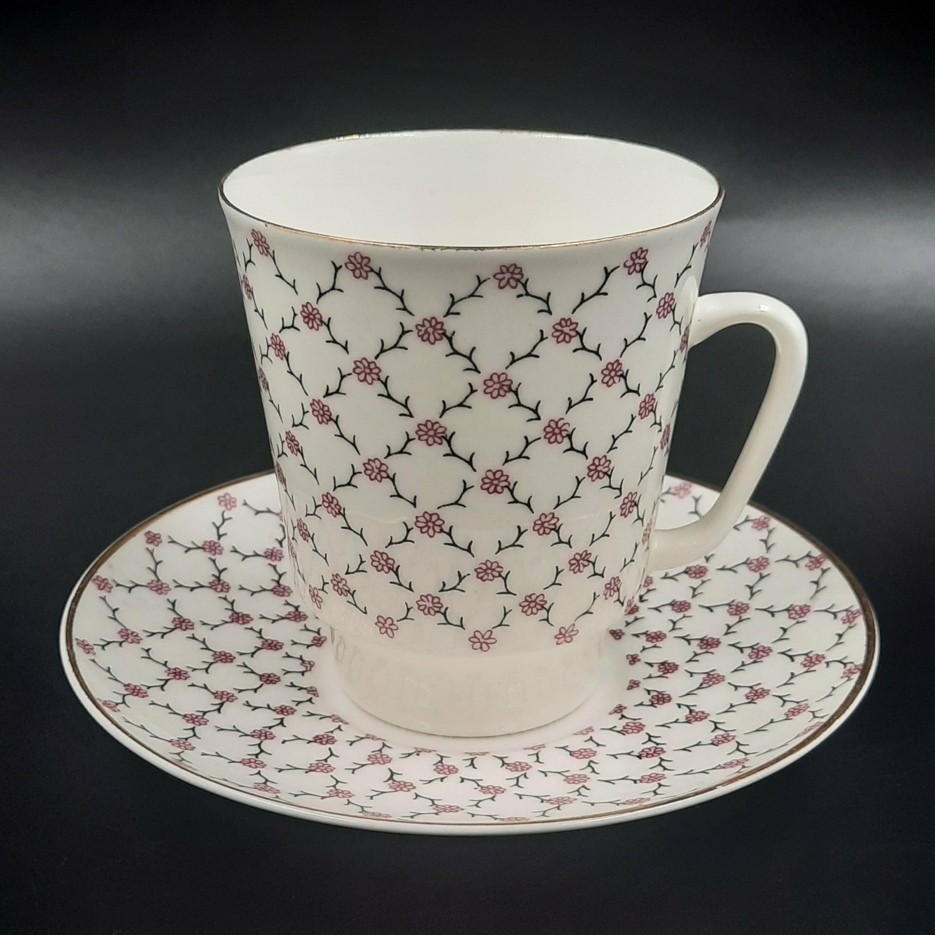 Пара кофейная "Розовая сетка", автор формы "Майская" Э. М. Криммер, фарфор, деколь