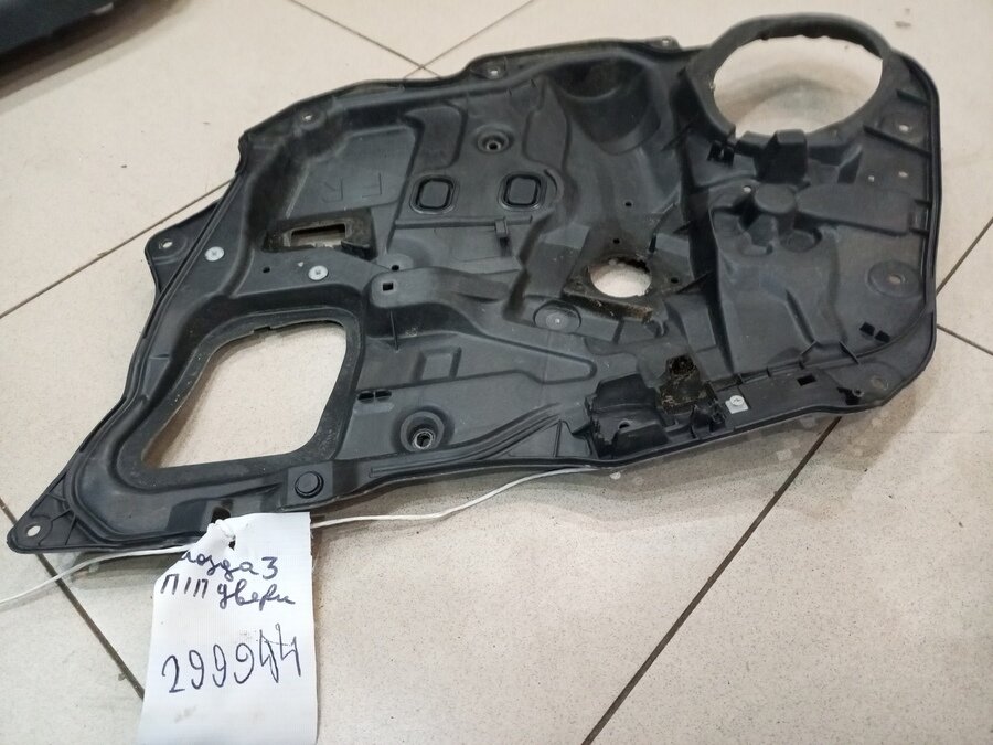 Панель двери передней правой от Mazda 3 bk 2003-2009