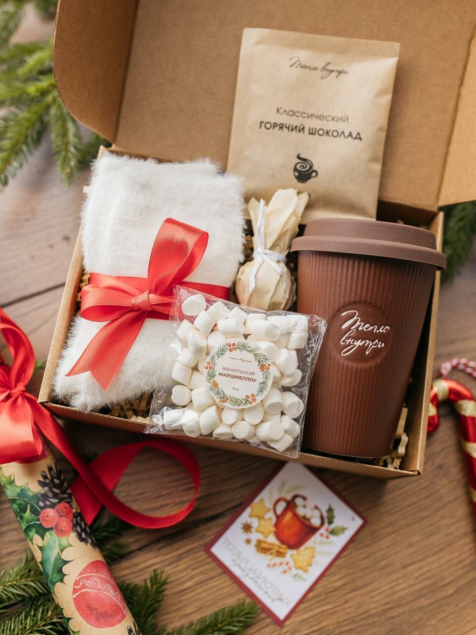 Подарок на Новый год коллеге, девушке, подруге, маме, сестре: стакан, носки женские, маршмеллоу и горячий шоколад