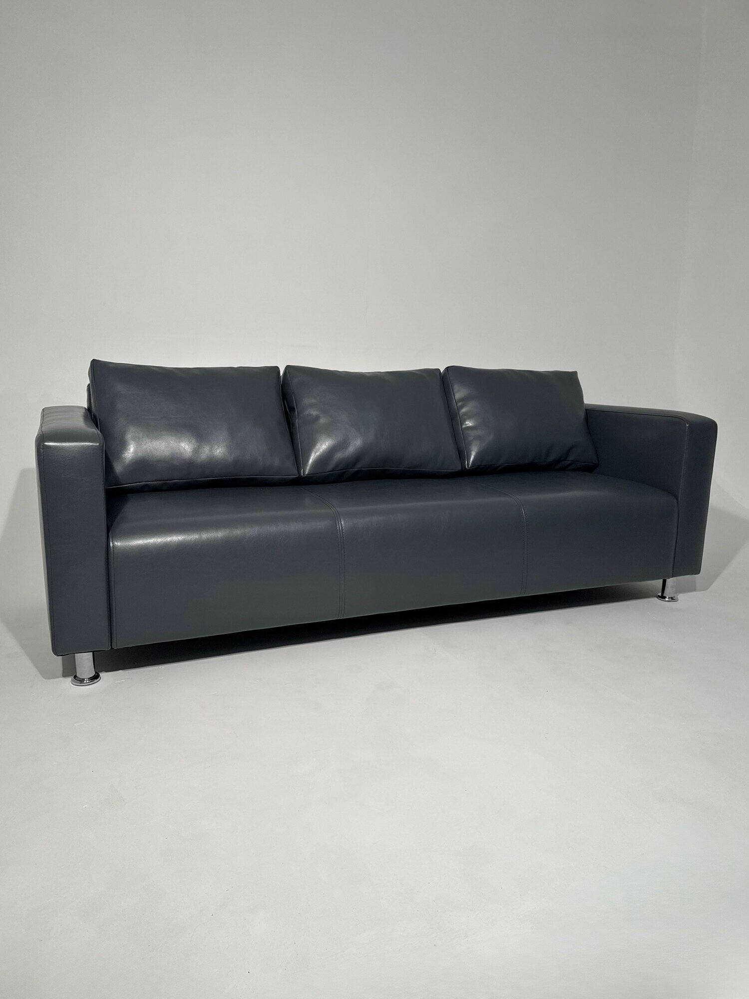 Диван офисный Монарх, механизм Нераскладной, 200х80х80 см, темно-серый глянцевый