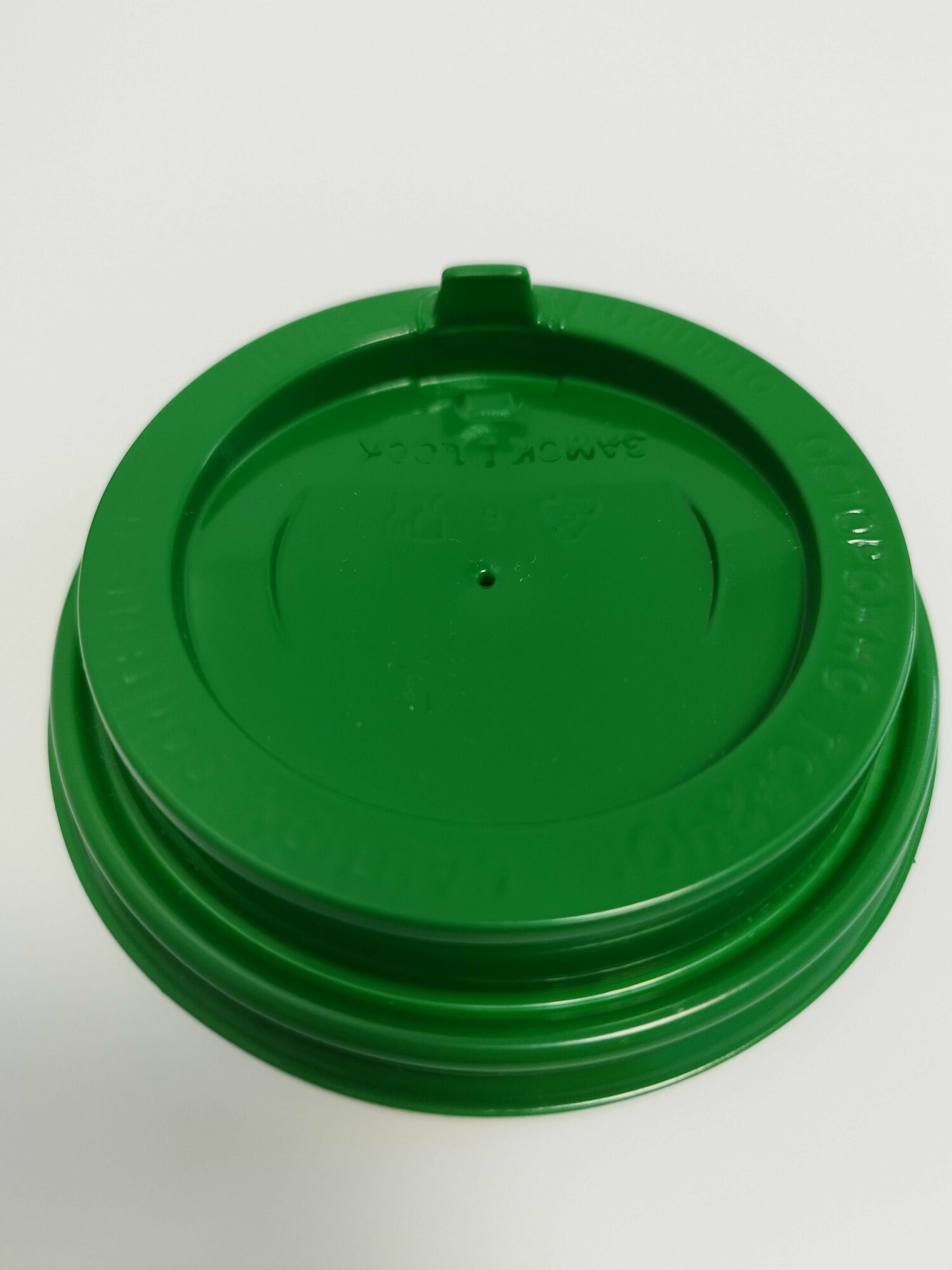 Крышки для стаканов одноразовые 80 мм зеленые с клапаном для кофе на бумажные стаканчики, "сиэтл" 100 штук