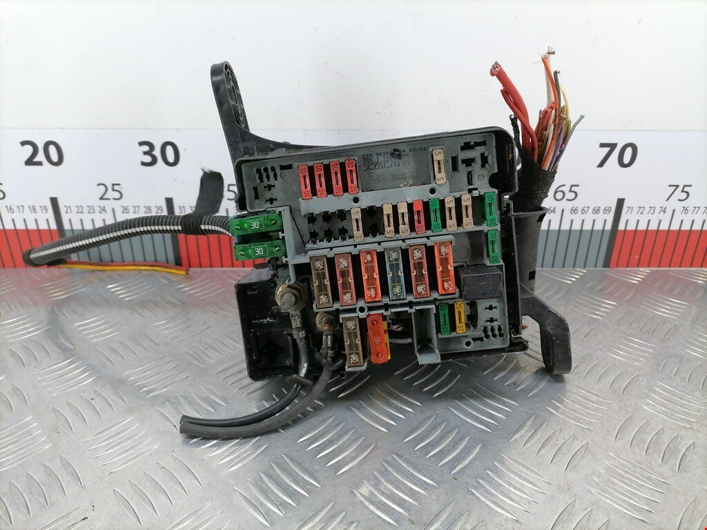 Блок предохранителей Peugeot 206 9642711680 арт. 2062303