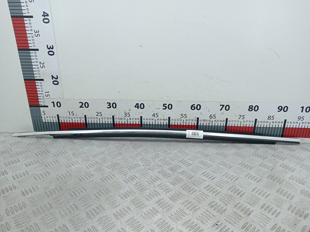 Накладка декоративная (молдинг) стекла двери передней правой Volvo XC90 1 арт. 1974734