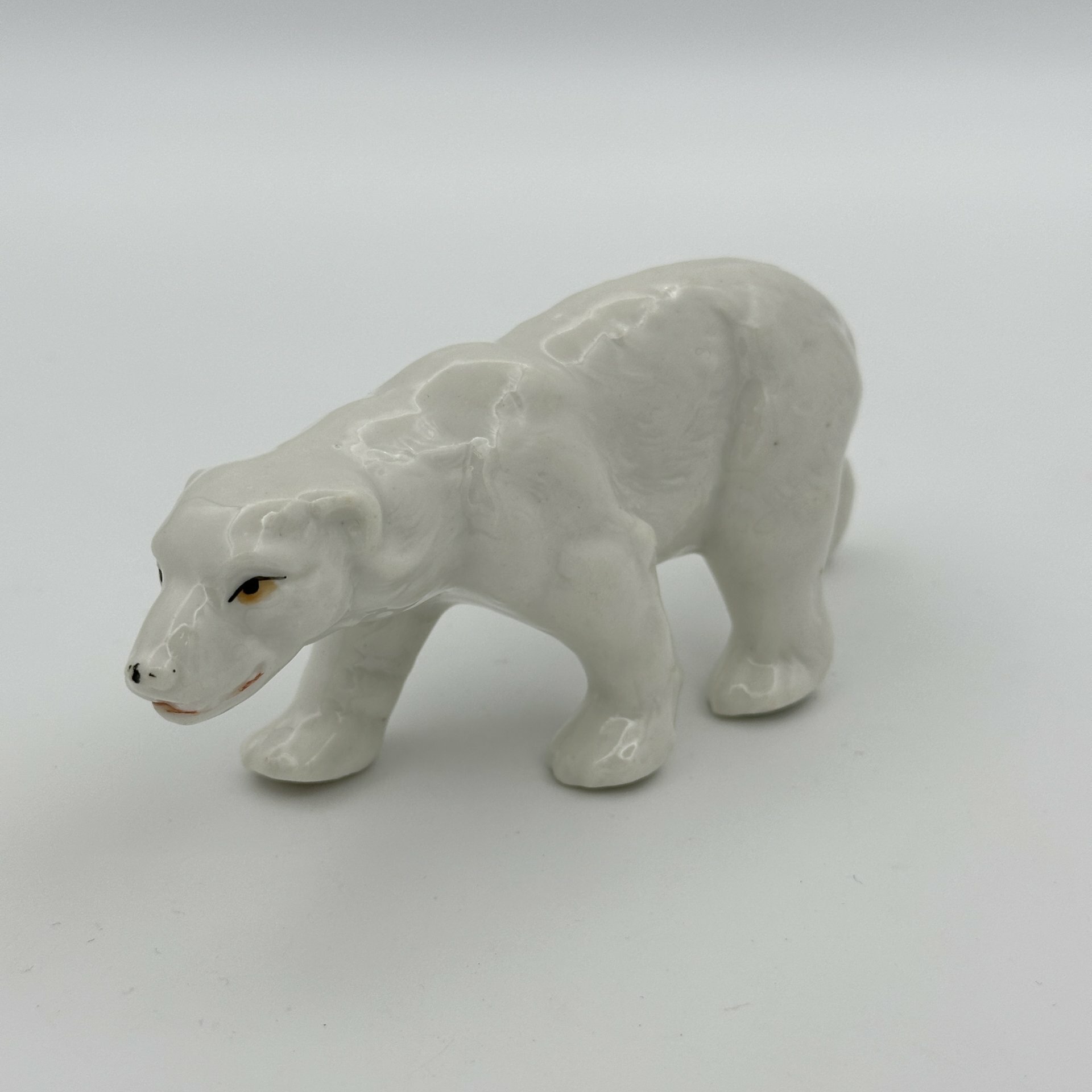 Статуэтка "Белый медведь", фарфор, роспись, СССР, 1950-1970 гг.