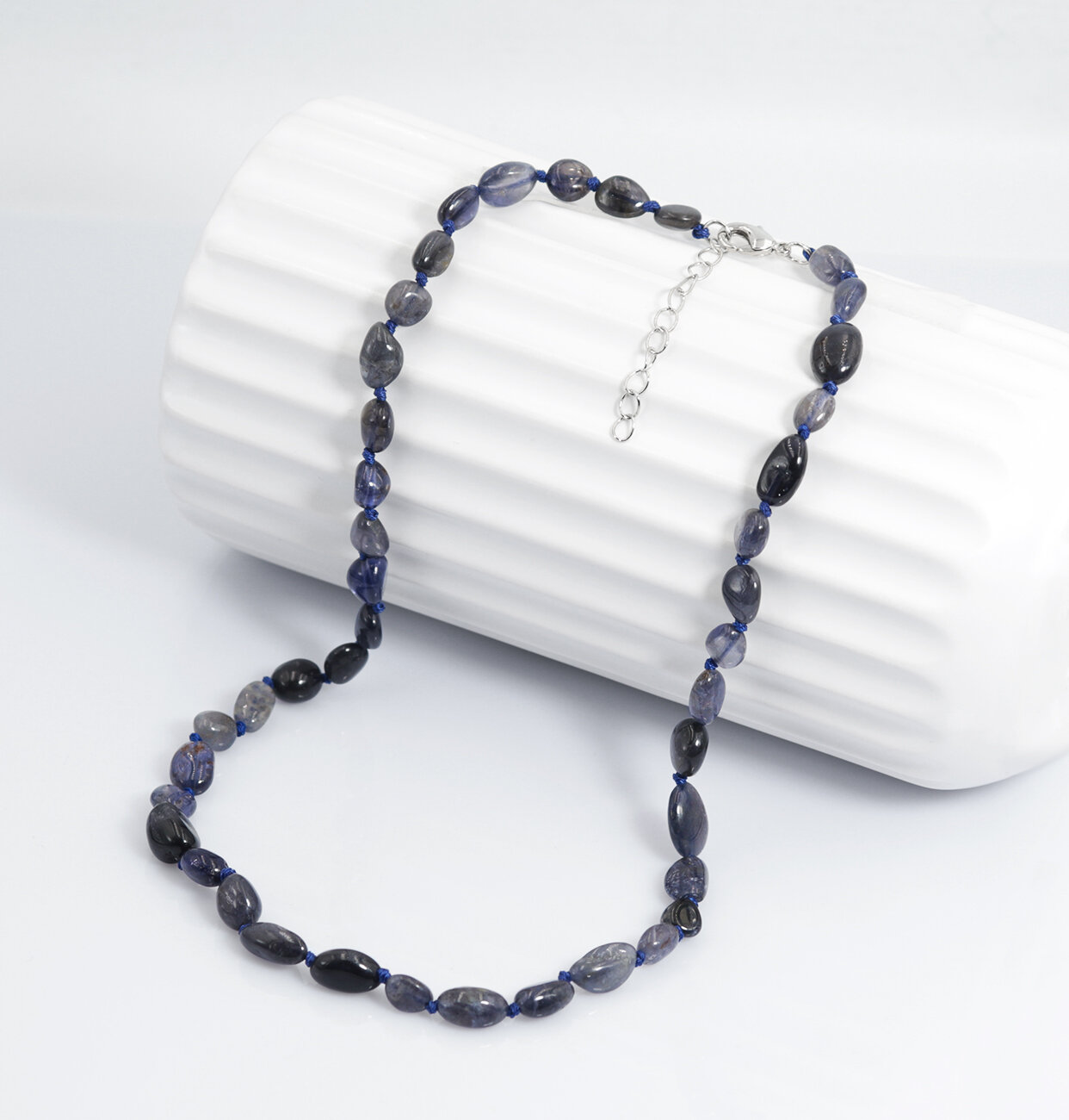 Бусы, иолит