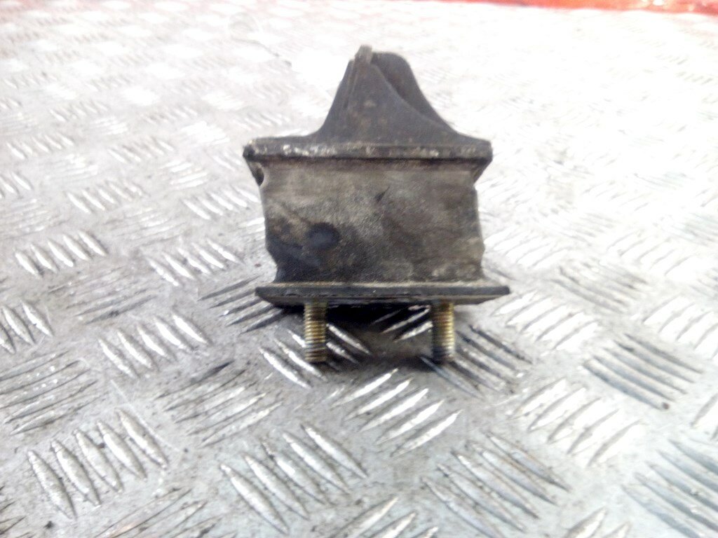 Подушка (опора) крепления двигателя Volkswagen LT 2 2D0199379A арт. 488420