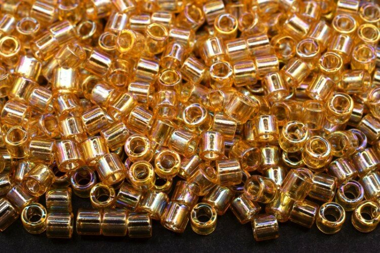 Бисер японский MIYUKI Delica цилиндр 8/0 DBL-0100 светлый янтарь, прозрачный радужный, 5 грамм