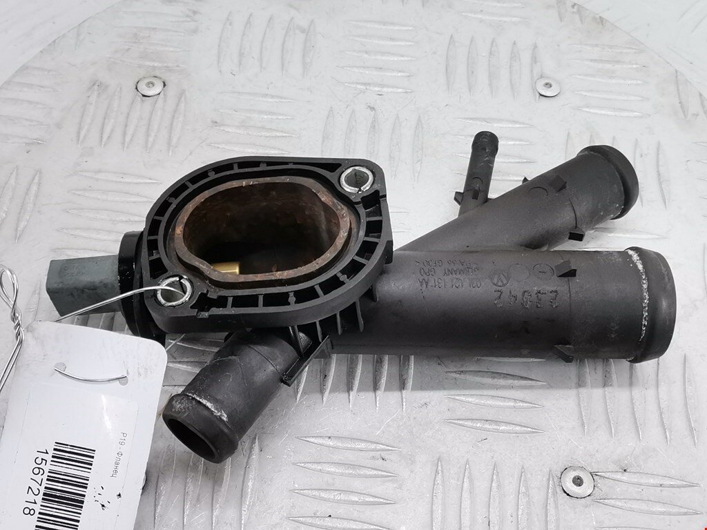 Фланец (штуцер системы охлаждения тройник) Volkswagen Touran 1 03L121132AA арт. 1567218