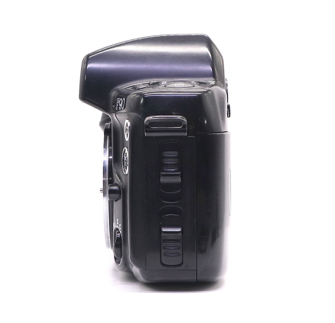 Однообъективная зеркальная камера Nikon F90 body — фото 1