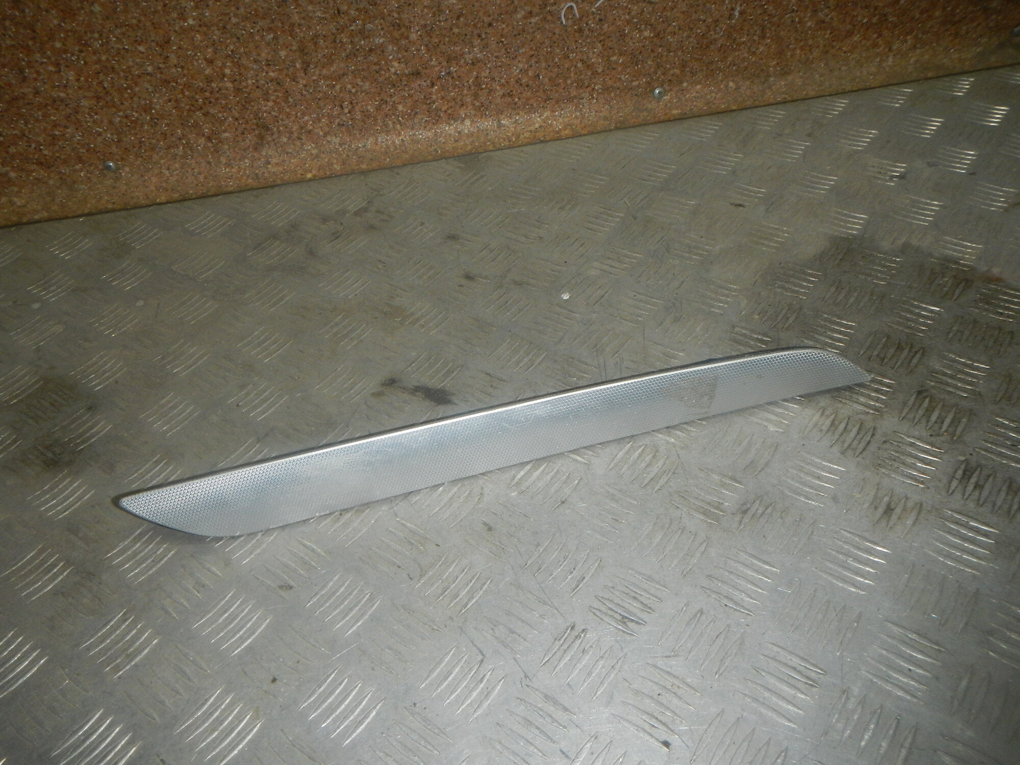 Б/У Накладка декоративная, Audi (Ауди)-Q3 (8U) (12-18) AUDI Q3 (8U) (12-18) на обшивку двери передней правой Царапины, не...