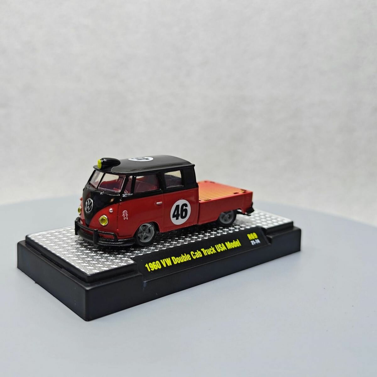 Машинка M2 Machines 1/64 1960 VW Double Cob Truck USA Model #46 Die-cast alloy car model collection display child gift