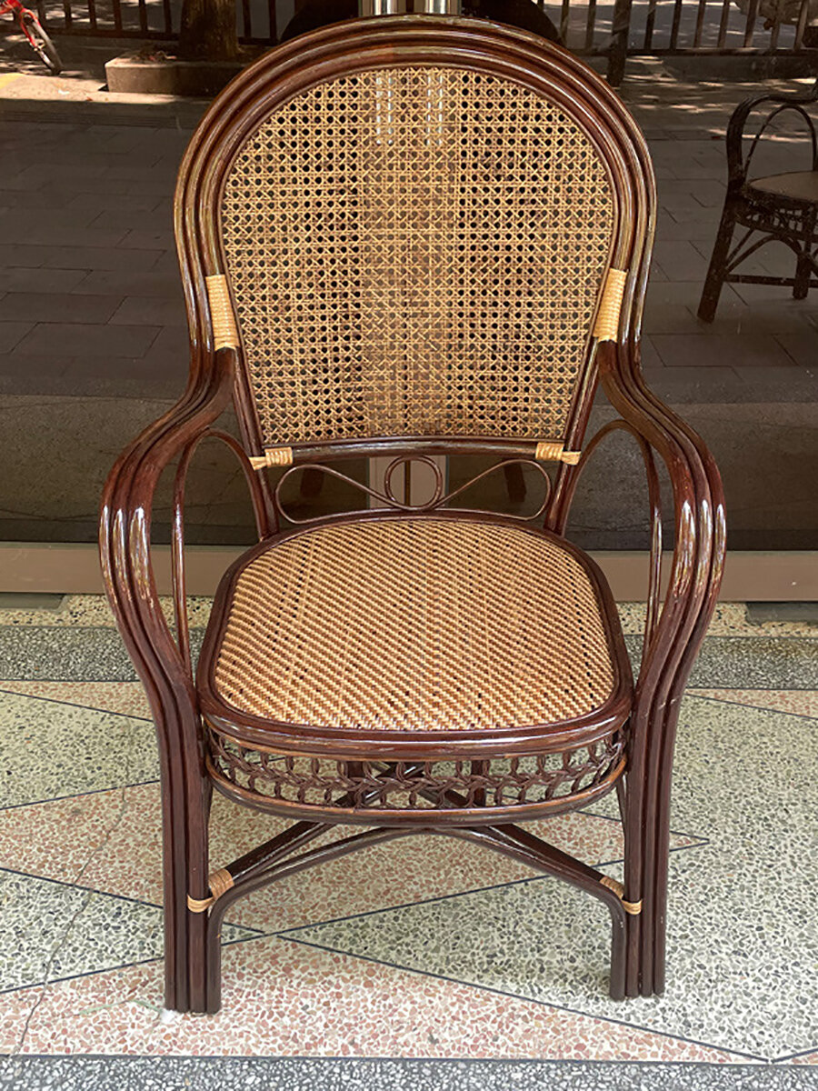 Стул из натурального ротанга ручного плетения