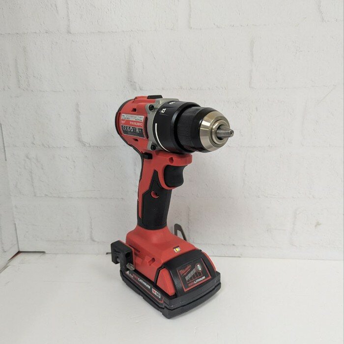 Шуруповерт Milwaukee M18 BLDDRC-202C