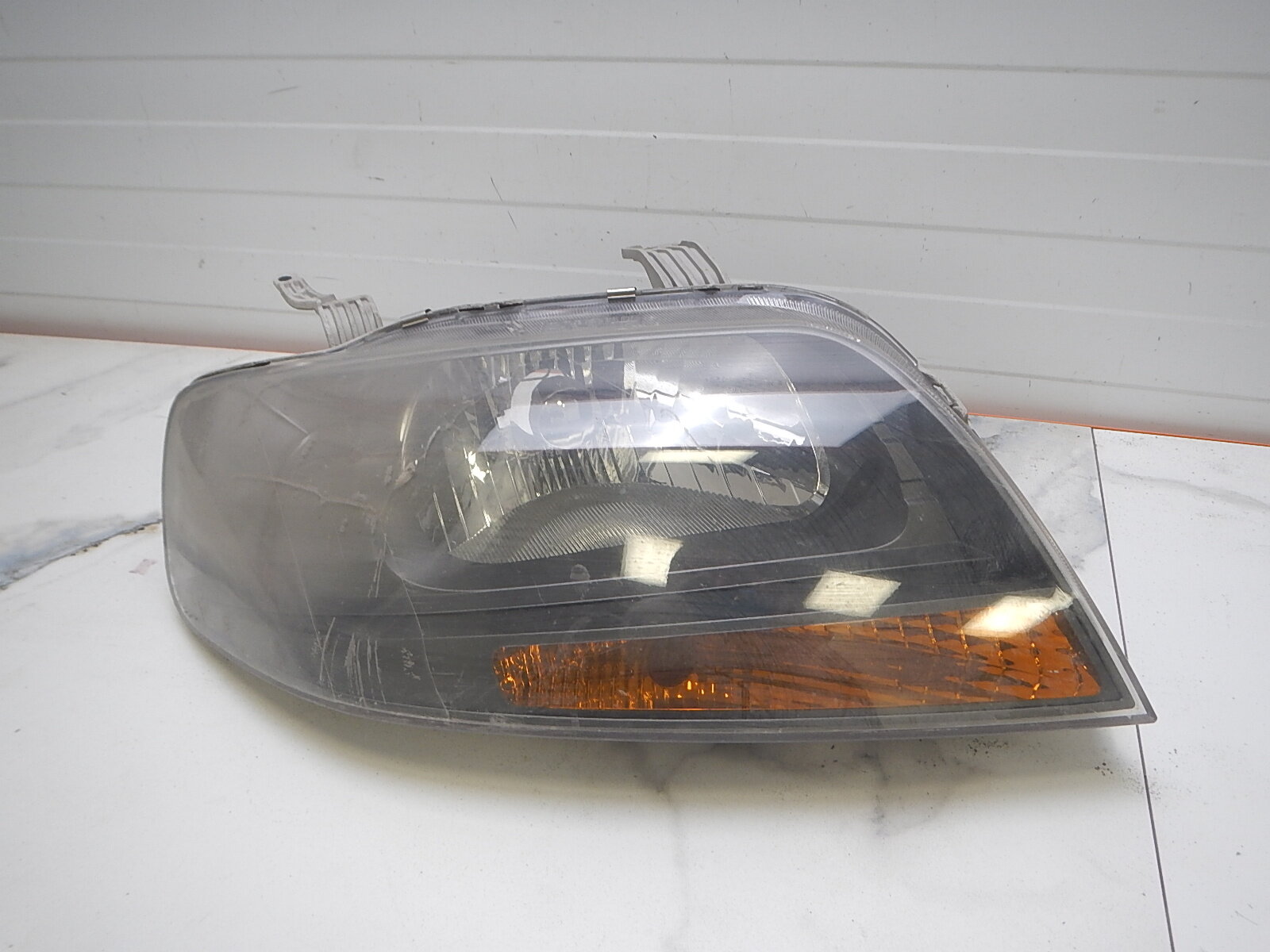 Б/У Фара правая, Chevrolet (Шевроле)-AVEO T200 (03-08) CHEVROLET AVEO T200 (03-08) Трещина на корпусе, Царапины, Грязное...