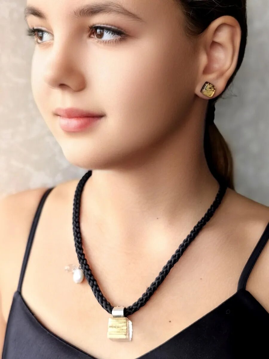 Колье, стекло