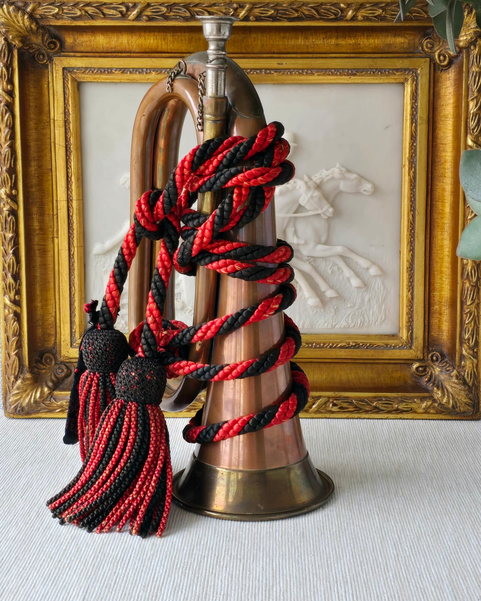 Старинный медный горн