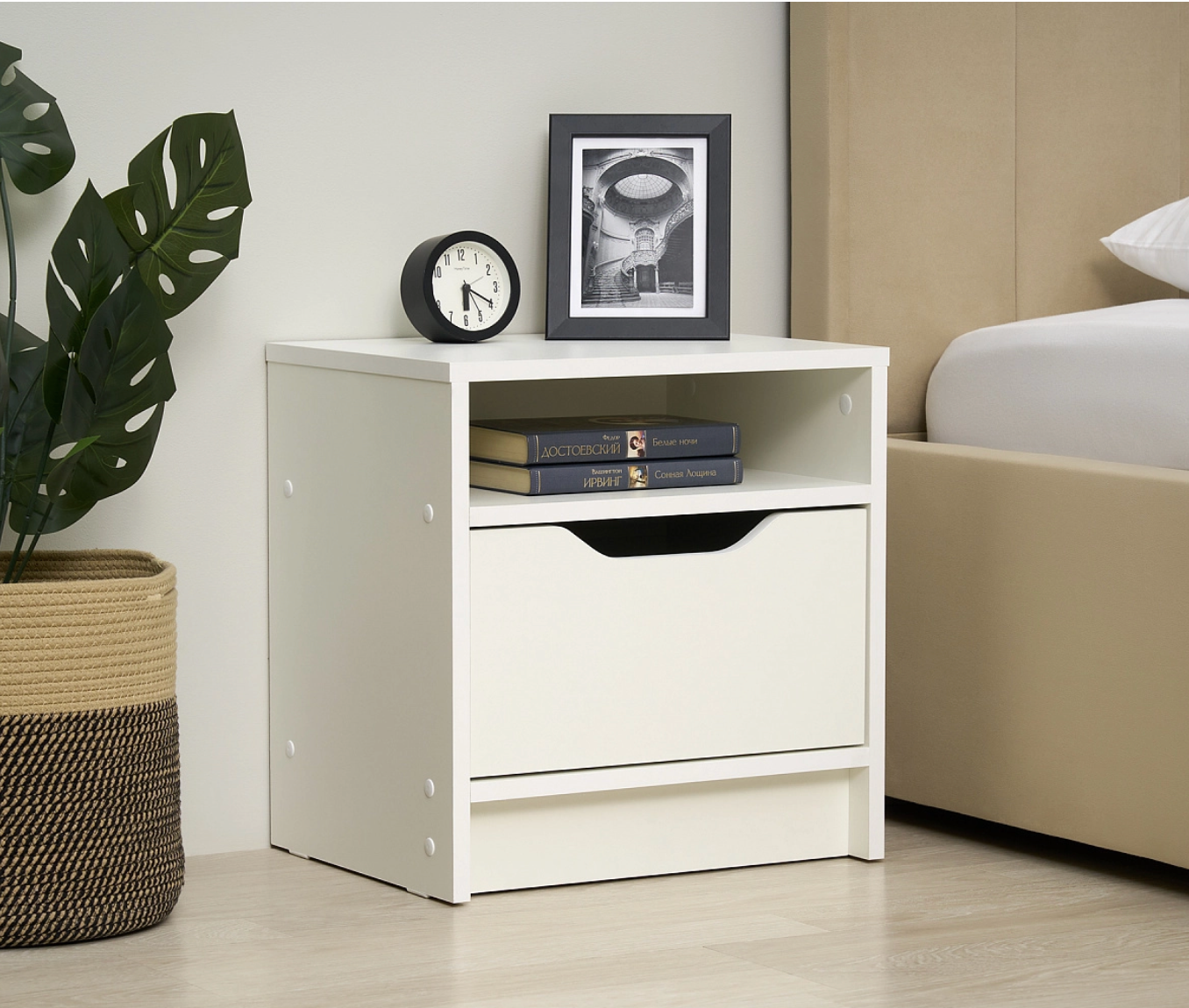 Тумба прикроватная Руна ТБ 01, с полкой, белый/белый (416х340х440мм)