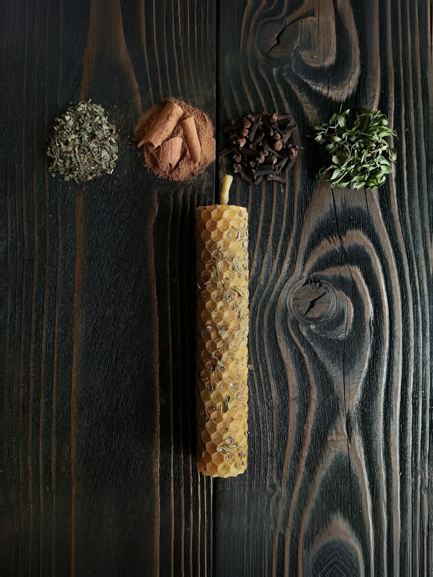 Руническая свеча "Рост доходов" (руны из трав)