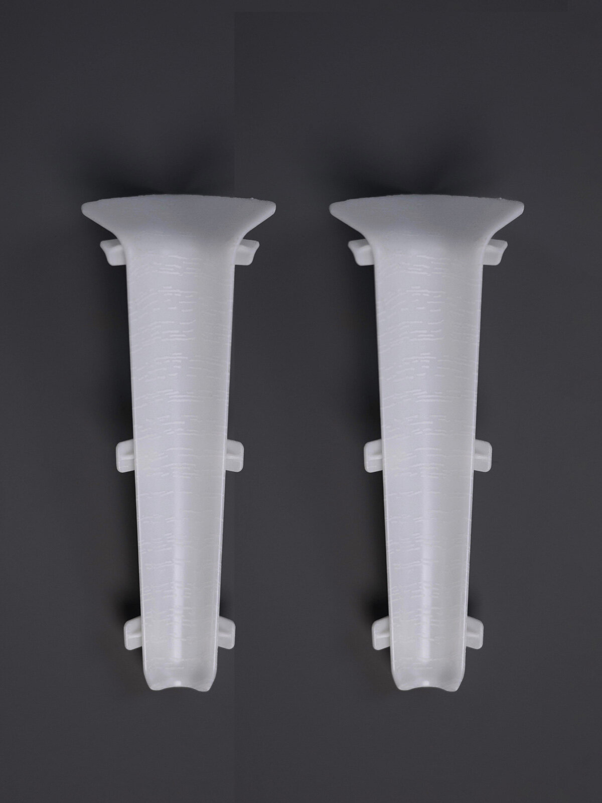 Внутренний угол для плинтуса ПВХ Деконика 23х100 мм 001 белый, 2 шт.