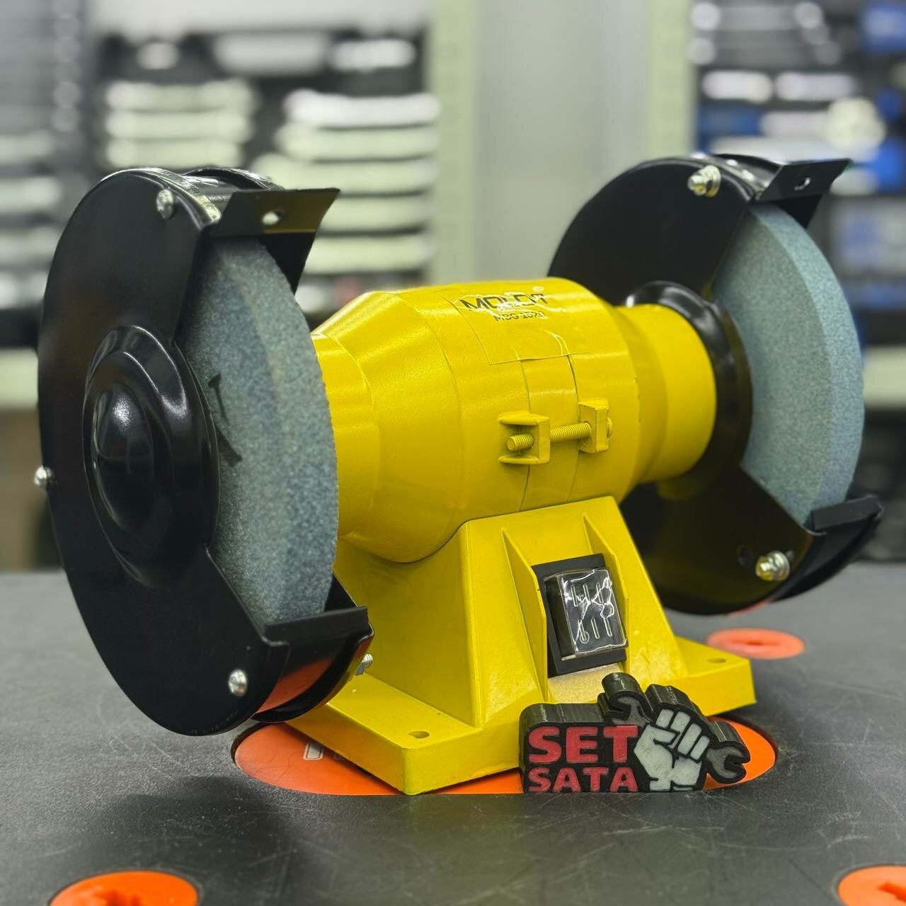 Станок точильный Molot MBG 1520, электрический, 350 Вт, 200мм