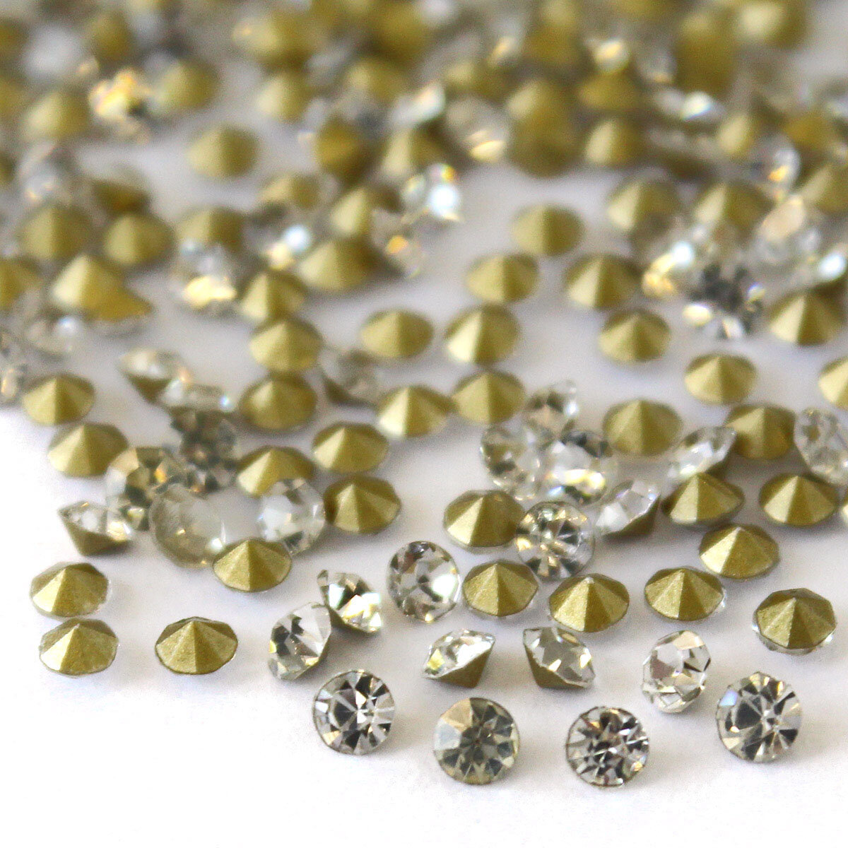 Стразы конусовидные риволи 2,5мм, ss8, 6г/упак (стекло) (001)