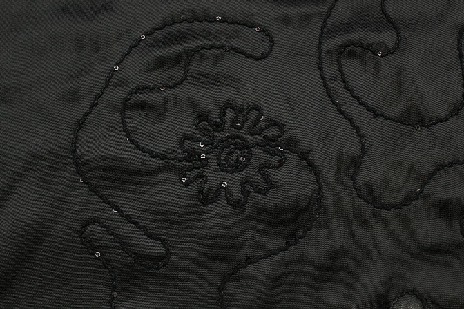 Ткань Атлас-стрейч чёрный с пайетками и вышивкой, ш145см, 0,5 м