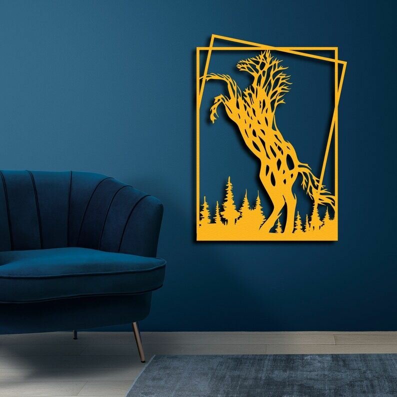 Декоративное панно деревянное, Гарцующее дерево конь (матовое золото)