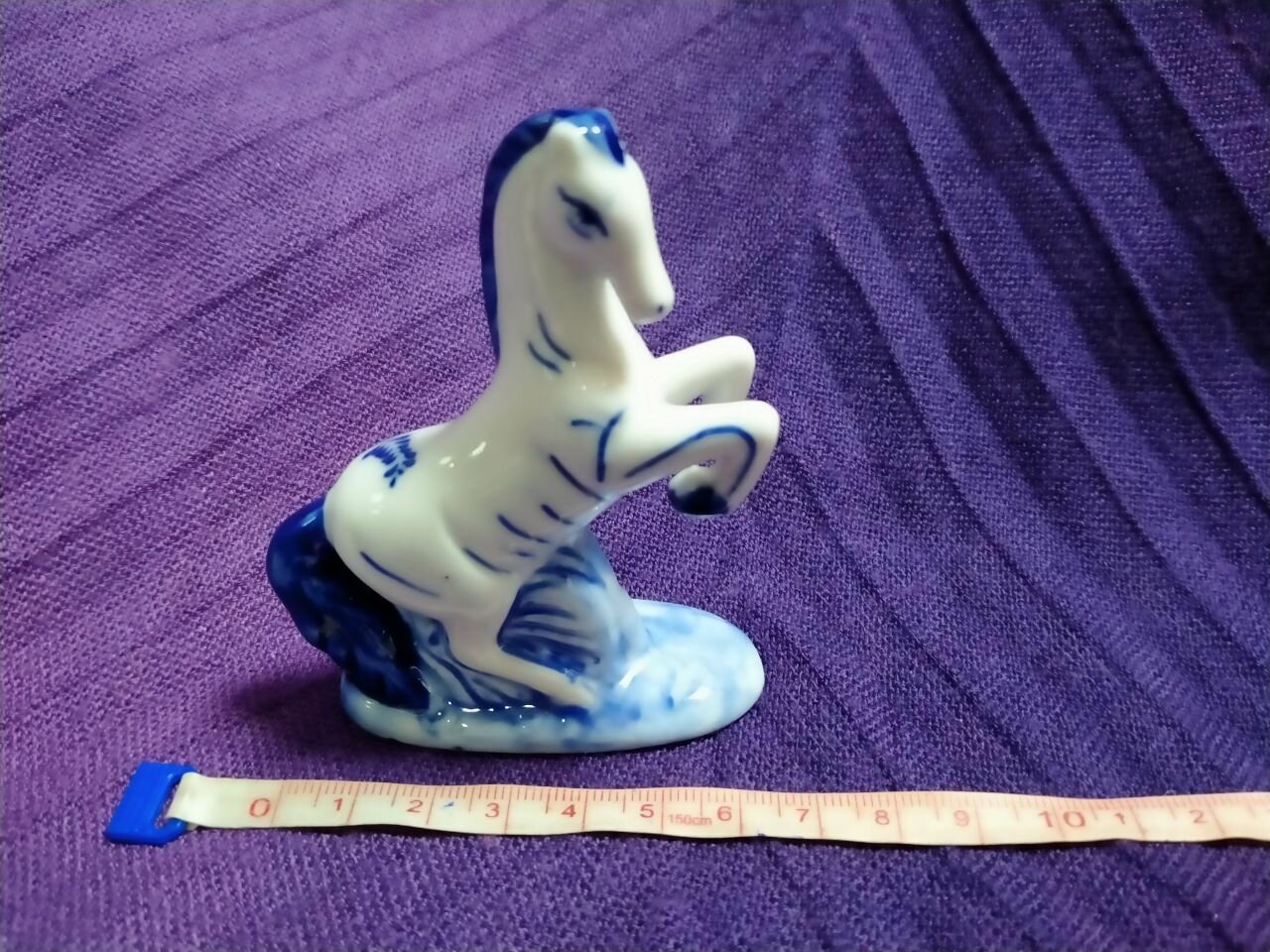 Лошадь фарфор