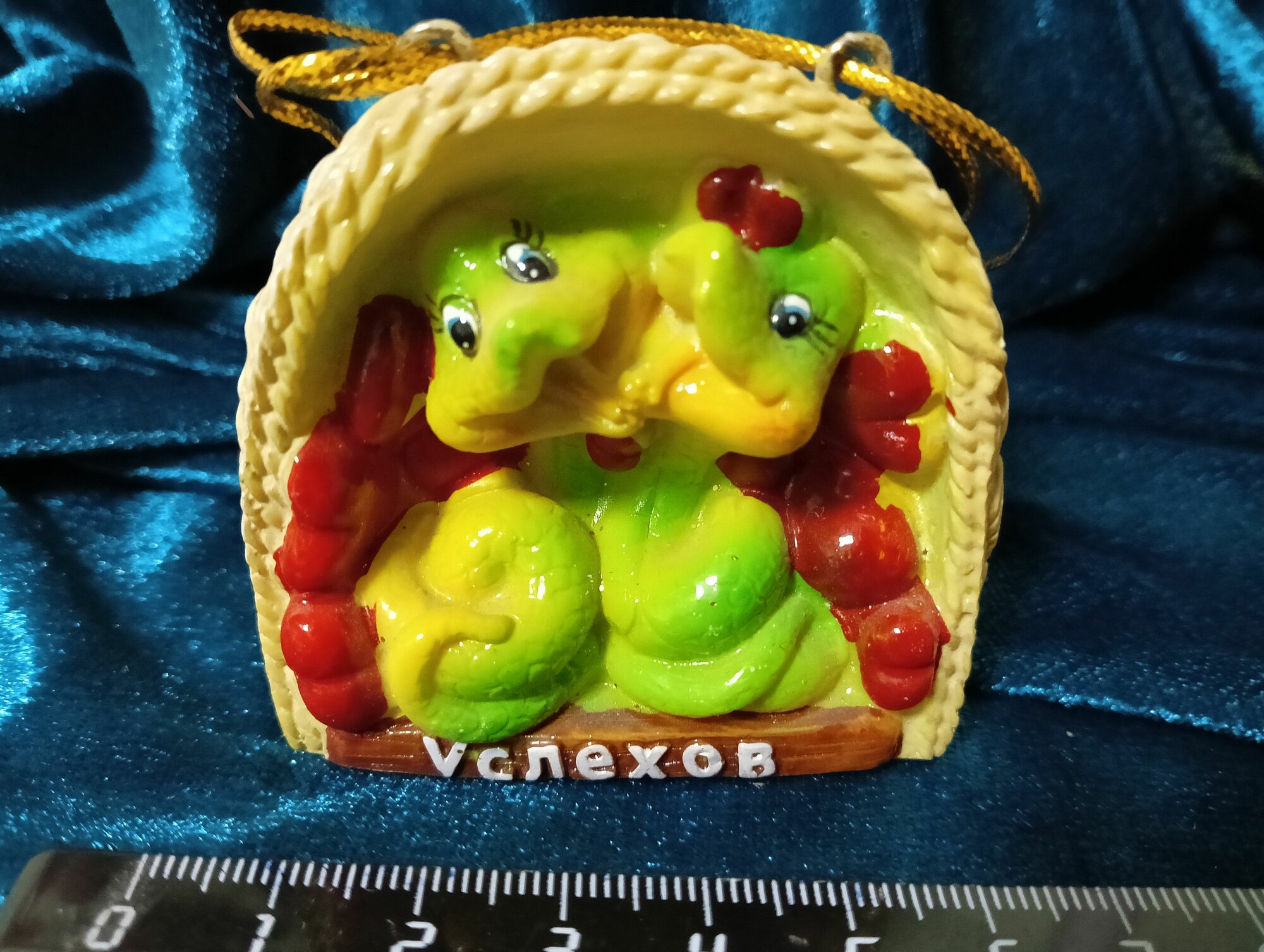 Сувенир змейки с серцами