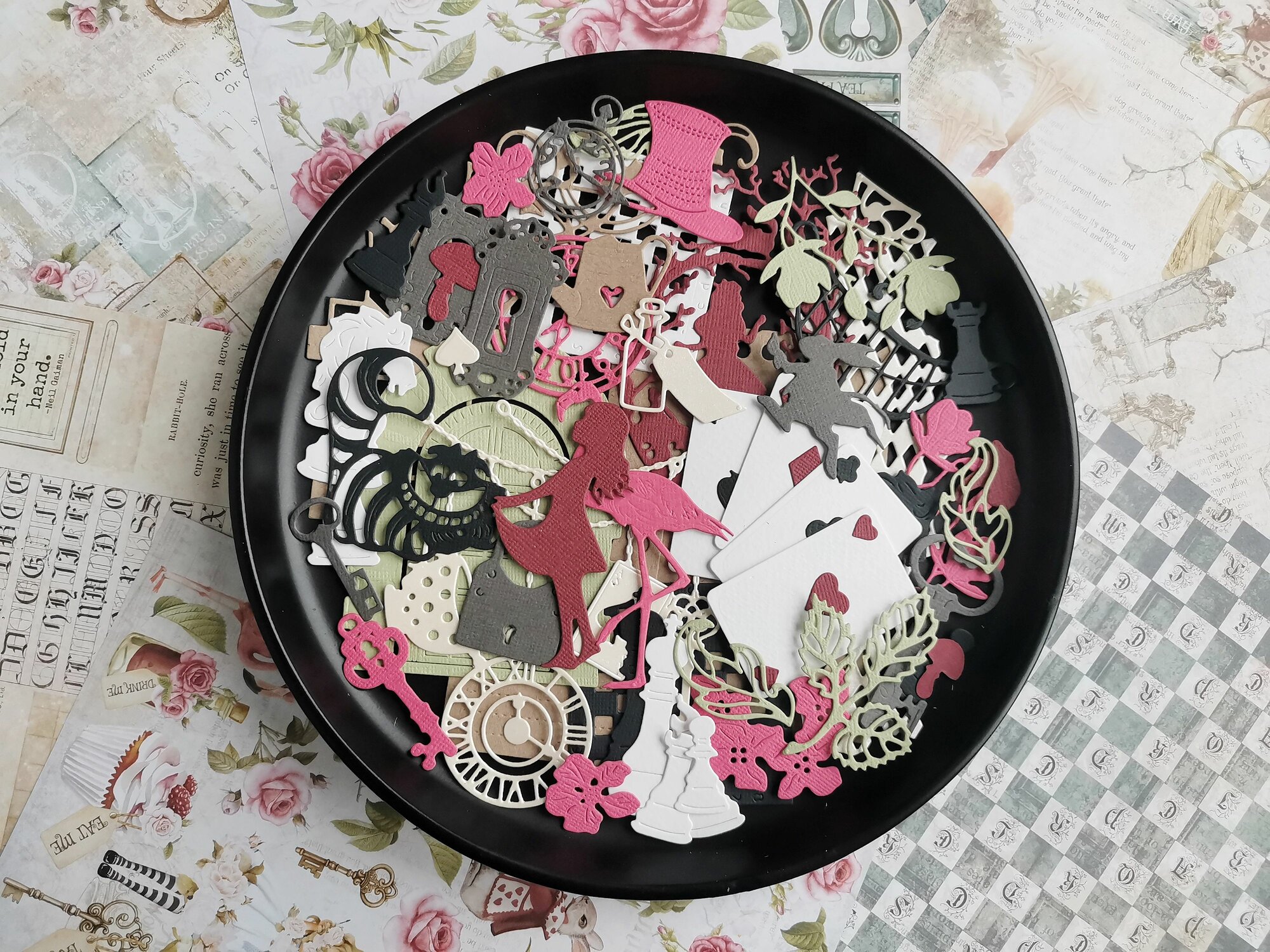 Набор вырубки для скрапбукинга Алиса-2 в стране чудес 50 элементов