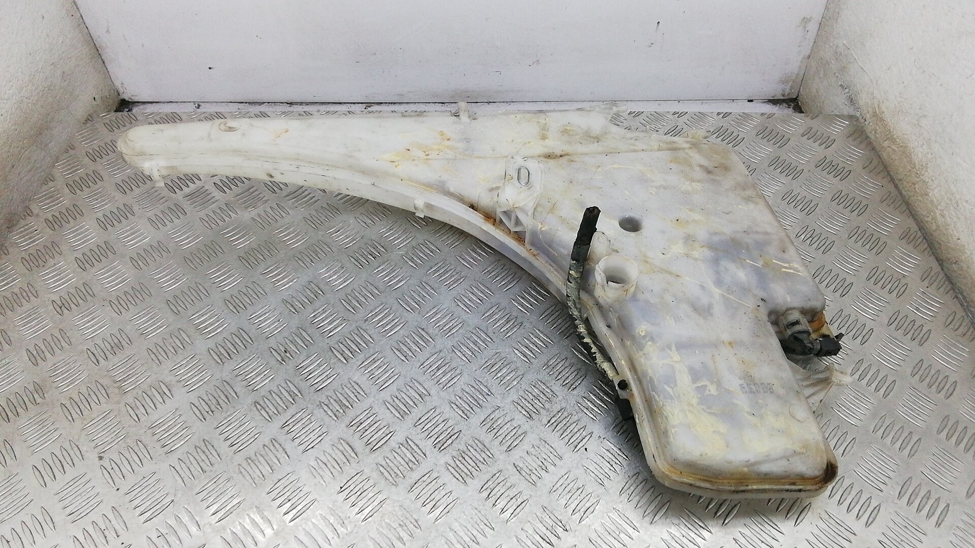 Бачок омывателя BMW 3 E90/E91