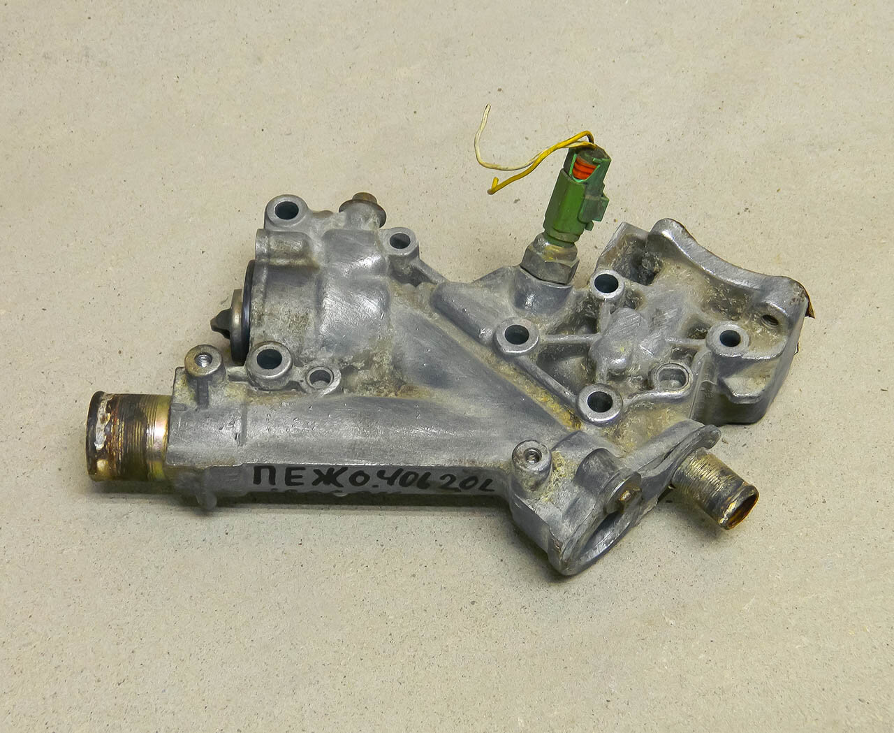 Корпус термостата Peugeot 406 2.0