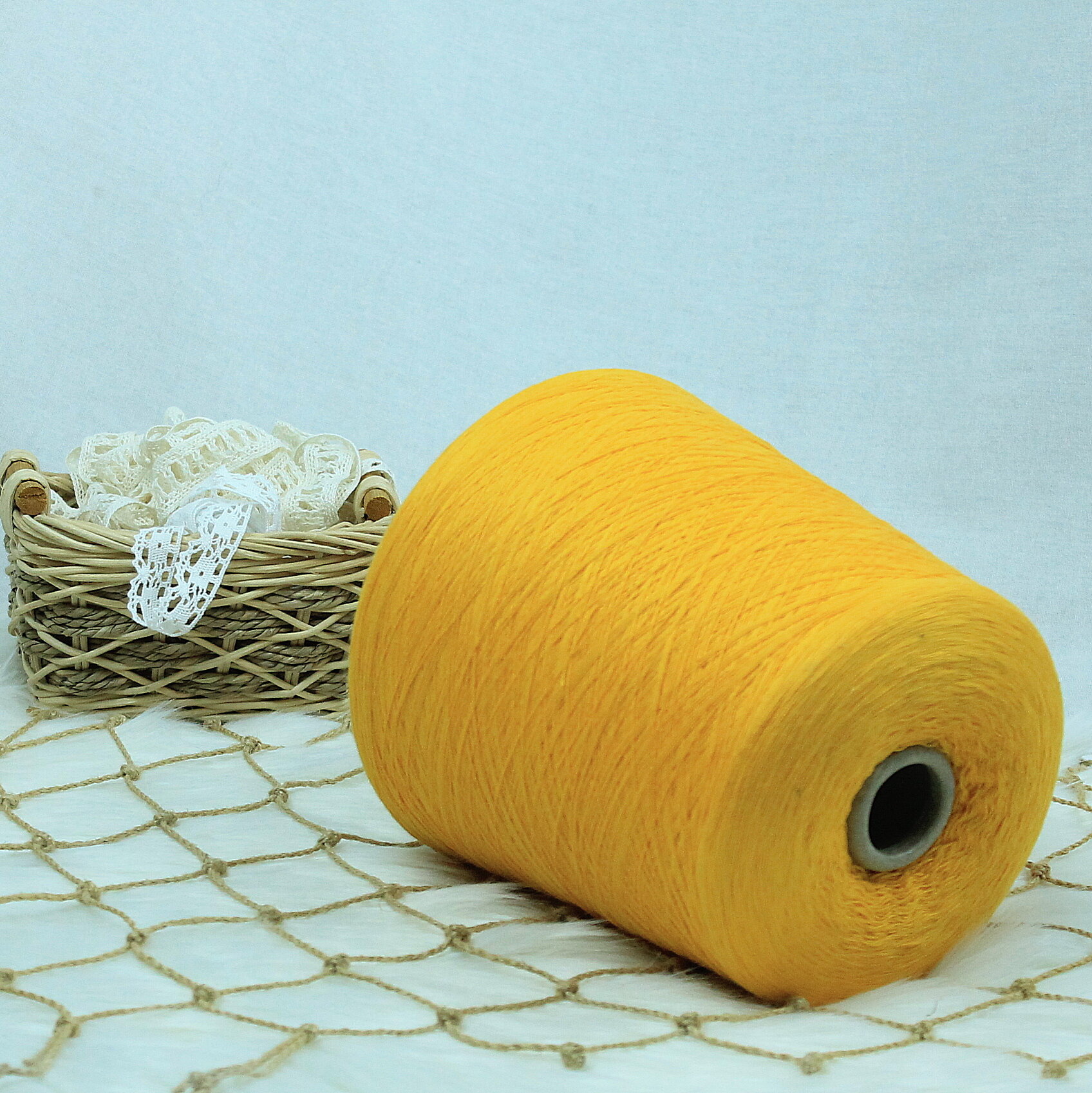 Пряжа на бобинах хлопок Индонезия , цвет оранжевый, вес 990г